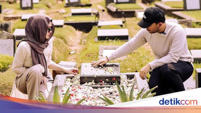 Nyekar ke Makam Adjie Massaid, Thariq Halilintar Izin Nikahi Aaliyah