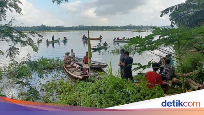 2 Pemancing Tewas Setelah Perahunya Tenggelam di Sungai Brantas Malang