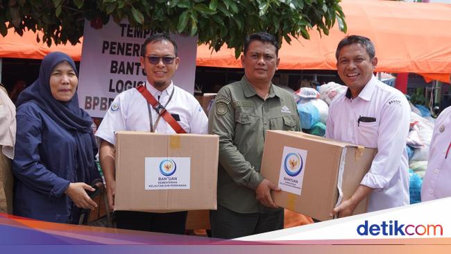 KKP Salurkan Bantuan Sembako-Selimut ke Korban Banjir Lahar Dingin Sumbar