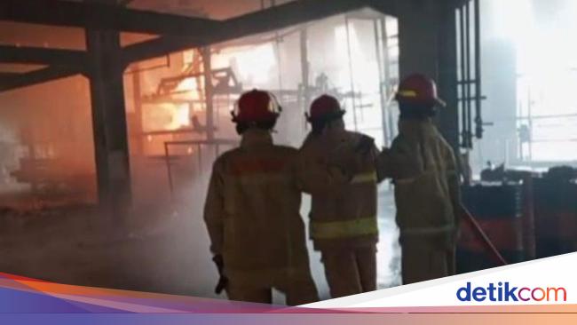 Kebakaran Pabrik Tekstil di Bogor Padam, Api dari Mesin Cetak Sablon Kaus