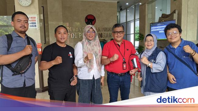 Simpatisan Anies Serahkan Surat ke PDIP Minta Dukungan Pilgub Jakarta