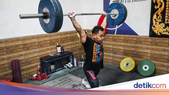 Potret Latihan Para Atlet Angkat Besi Jelang Olimpiade Paris 2024