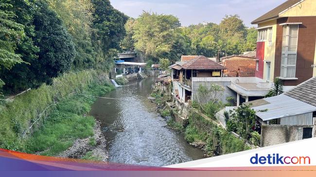 Hikayat Sungai Cikapundung: Dulu Bersahabat, Kini Bersekat