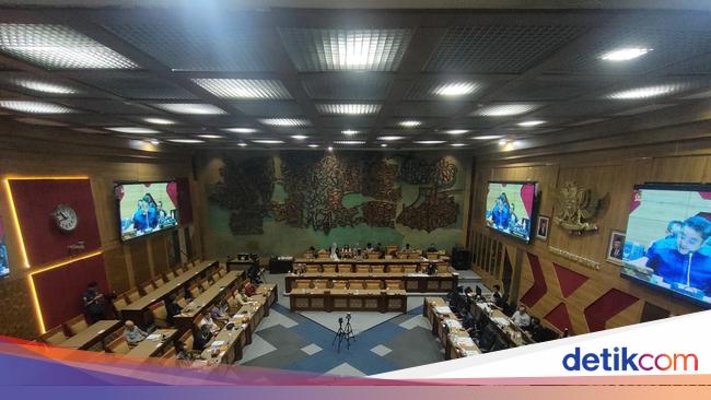 PGI hingga Walubi Curhat Biaya Pendidikan Makin Mahal ke Komisi X DPR