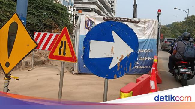 Ada Proyek Galian, Jalan Kalimalang Arah Jakarta Macet
