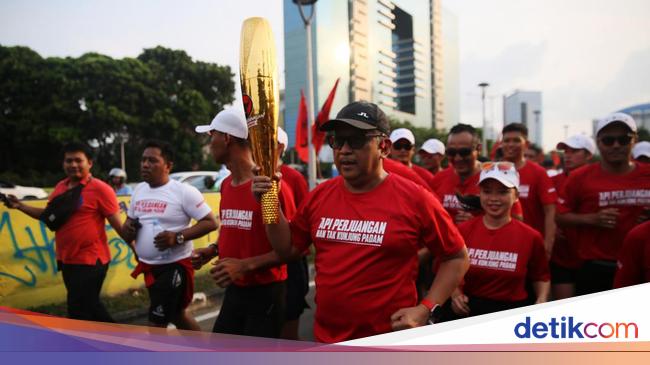 Hasto Berlari Bawa Api Perjuangan ke Rakernas PDIP