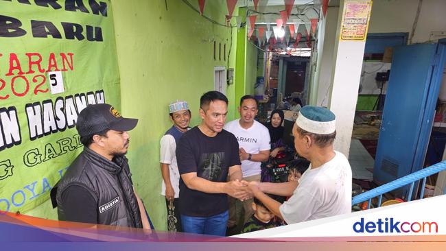 Kapolres Jakbar Sambangi Rumah Imam Musala yang Tewas Ditikam Kapolres Jakbar Sambangi Rumah Imam Musala yang Tewas Ditikam
