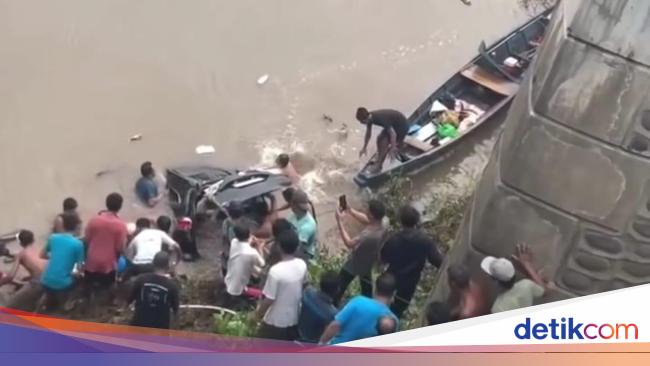 Kronologi Mobil Travel Nyemplung ke Sungai Tewaskan 4 Penumpang Kronologi Mobil Travel Nyemplung ke Sungai Tewaskan 4 Penumpang