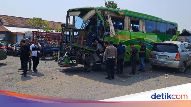 Dishub Jatim Beri Teguran PO Bus Kecelakaan Tewaskan 2 Orang di Tol Jombang