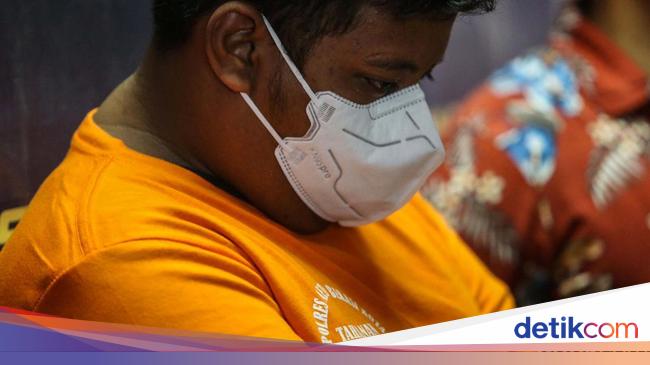 Berbaju Tahanan, Marketing Deka Reset Tertunduk Lesu