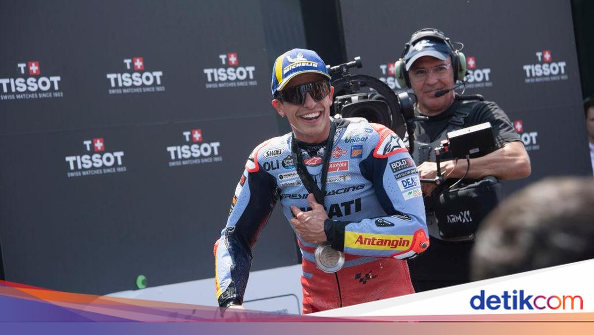 Bukan Rossi atau Lorenzo, Ini Pebalap yang Paling Sering Ditiru Marquez