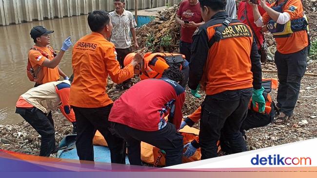 Pria Terpeleset ke Kali Jakbar Ditemukan Tewas