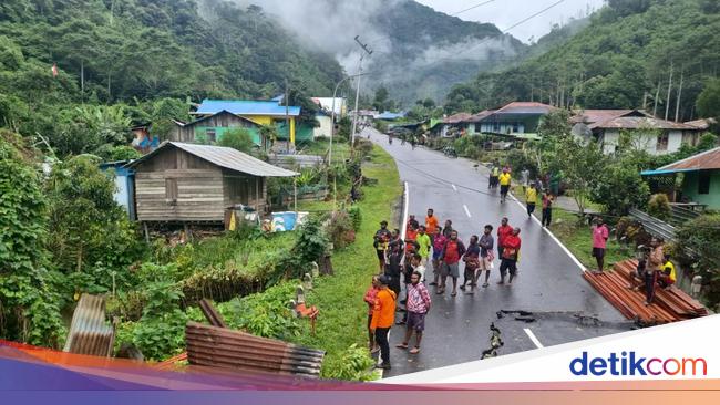 6 Rumah Rusak Diterjang Longsor di Pegunungan Arfak, 2 Orang Tewas