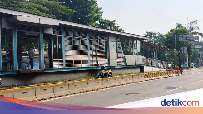 Warga Kaget Halte TransJ Simpang Ragunan Direvitalisasi, Harap Cepat ...