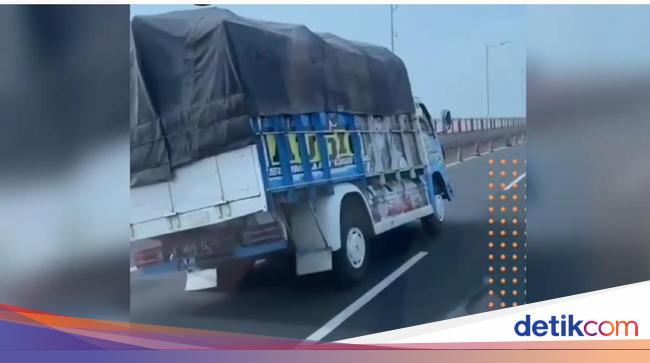 Viral Truk Oleng Ugal-ugalan di Suramadu