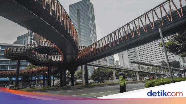 4 Spot Foto Halte TransJakarta Paling Estetik