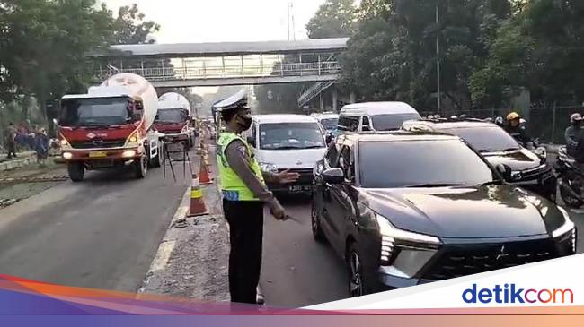Ada Perbaikan Jalan di Underpass Halim Arah PGC, Lalin Macet