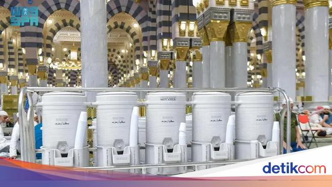 Jemaah Dilarang Bawa Air Zamzam saat Pulang Haji, Ini Ketentuannya Jemaah Dilarang Bawa Air Zamzam saat Pulang Haji, Ini Ketentuannya