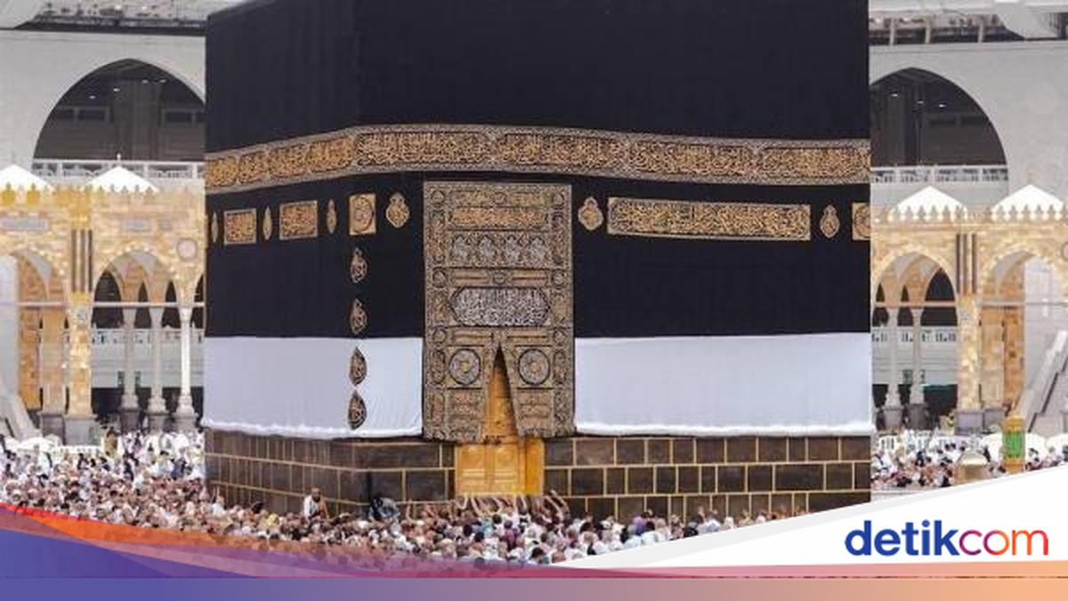 Doa Melihat Ka'bah: Tulisan Arab, Latin dan Artinya