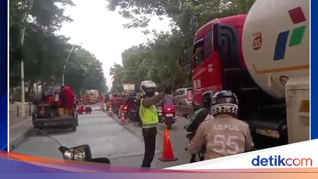 Ada Perbaikan Jalan, Lalin di Plumpang arah Cempaka Putih Jakut Macet