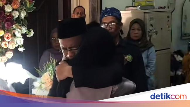 Viral Kisah Haru Anak Restui Bapaknya Menikah Lagi, Rela Menemani dari PDKT