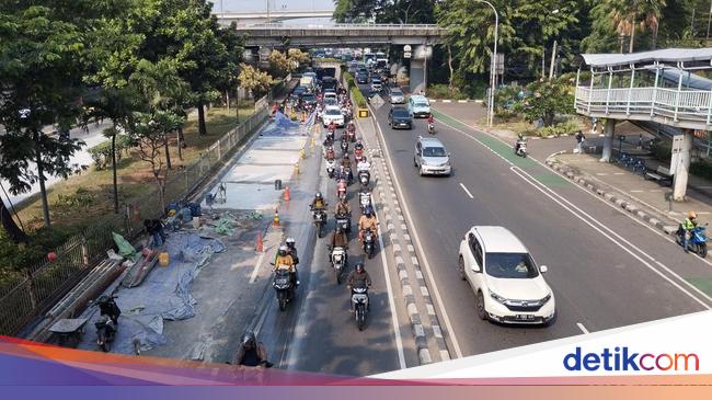 Perbaikan Underpass Cawang Halim Kurangi Lajur Kendaraan, Lalin Macet