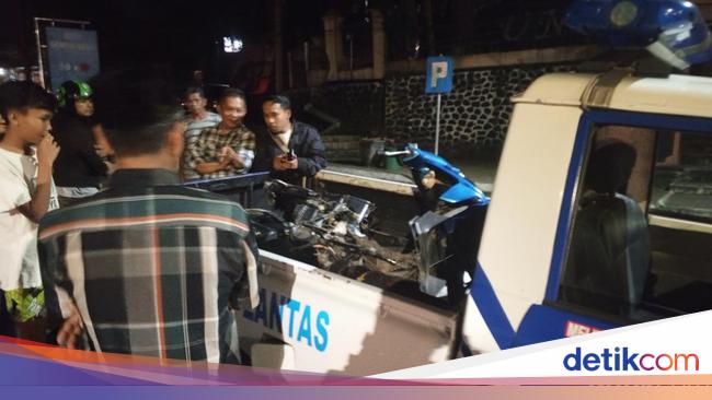 Kecelakaan Truk Vs Motor di Jalur Bandung-Cirebon, Satu Orang Tewas Kecelakaan Truk Vs Motor di Jalur Bandung-Cirebon, Satu Orang Tewas