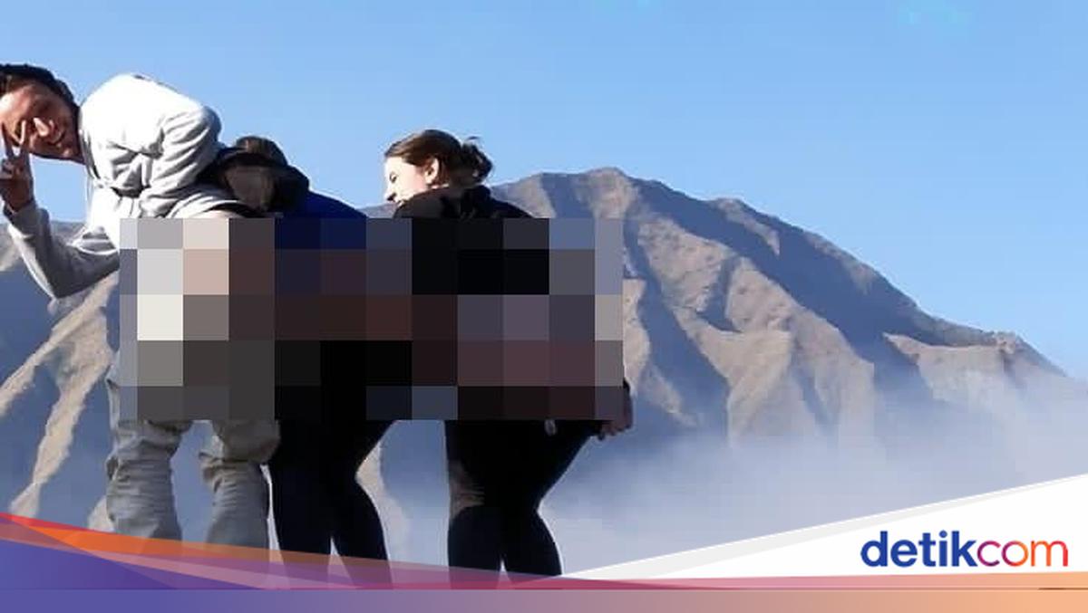 3 Bule Foto Pamer Pantat di Bromo: Kena Sanksi Adat- Berurusan dengan ...