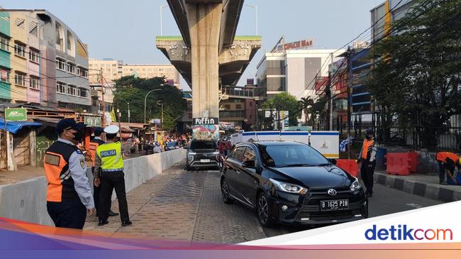 Macet Panjang di Jalan Ciledug Raya Arah Velbak, Polisi Terapkan Contraflow