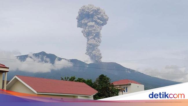 Marapi Kembali Erupsi Siang Ini, Keluarkan Abu Vulkanik 2 Kilometer