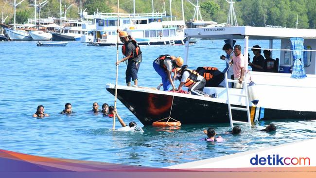 Basarnas Simulasi Penyelamatan Kecelakaan Kapal Wisata di Labuan Bajo