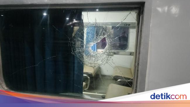 Suporter Pecahkan Kaca Kereta, KAI Ingatkan Ancaman Bui bagi Perusak KA