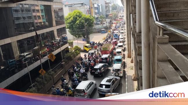Penumpang TransJ Harap Proyek Galian Cipulir Dikebut: Imbasnya Macet ...