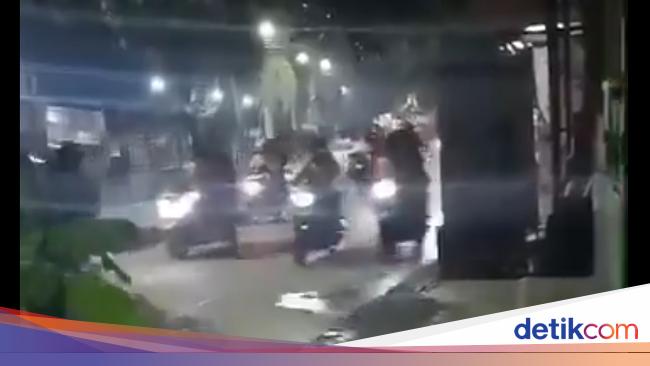 Ngeri! Gangster Bacok Warga hingga Berlumuran Darah di Semarang