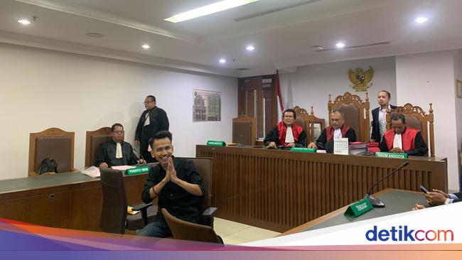 Adam Deni Divonis 6 Bulan Penjara di Kasus Fitnah Sahroni 'Bungkam Rp 30 M'