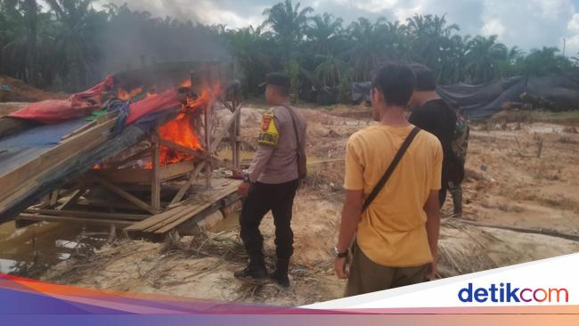 Lagi, 6 Rakit Dompeng Tambang Emas Ilegal di Bungo Dibakar Petugas