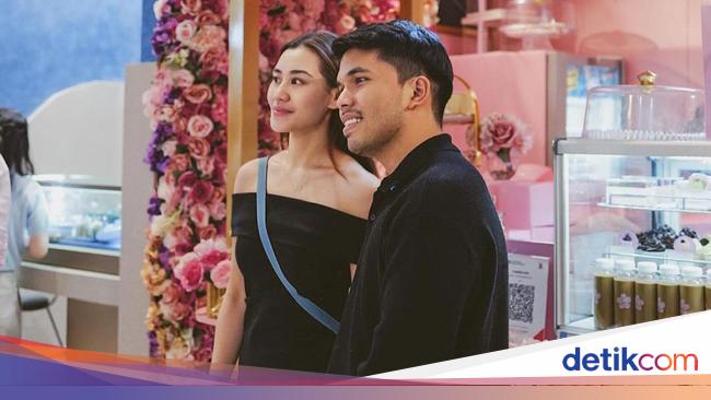 Potret Thariq Halilintar dan Aaliyah Massaid Hadir ke Pameran Wedding