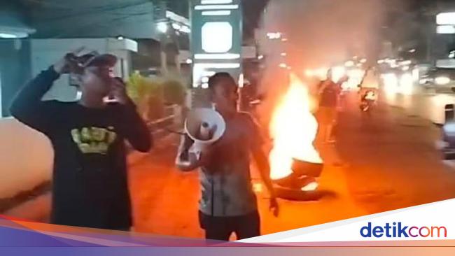 Kesal Listrik Padam, Warga Lubuklinggau Demo Bakar Ban di Depan Kantor PLN