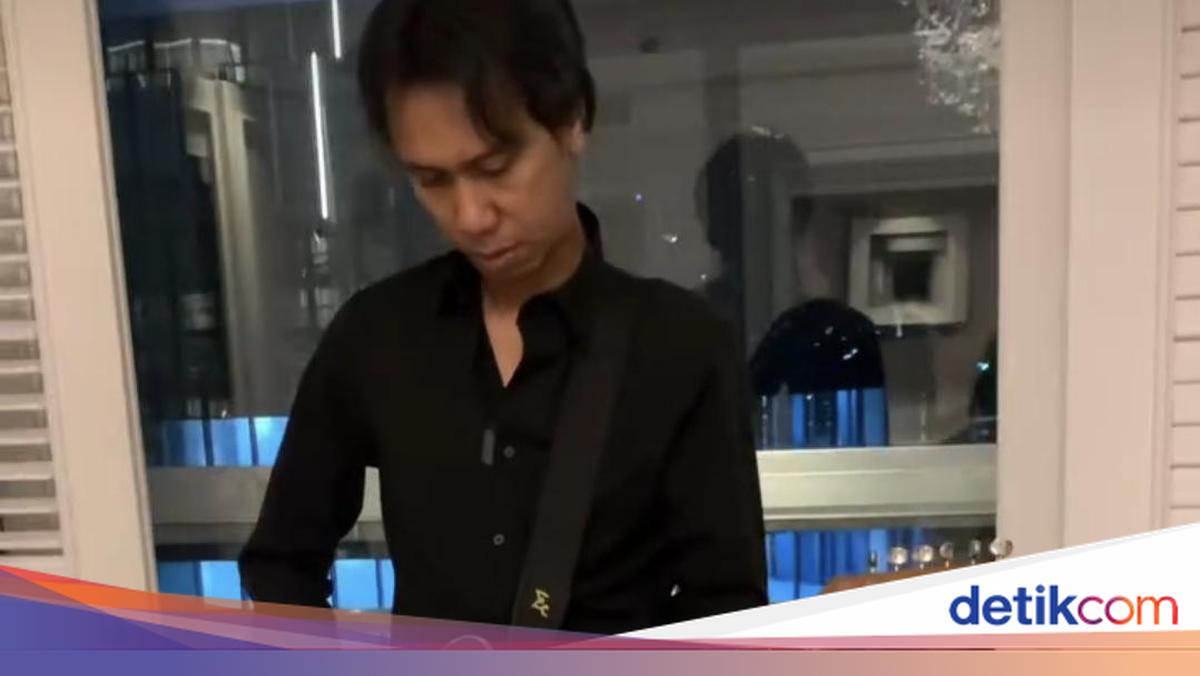 Profil Eross Sheila on 7, Lelang Gitar Kesayangan untuk Bantu Gaza ...