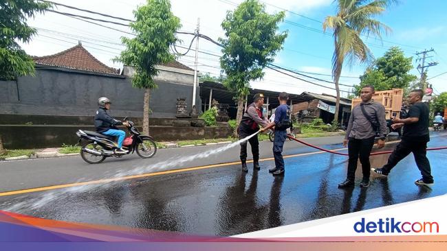 Waspada! Oli dan Solar Tumpah di Jalan Tulikup Gianyar, Belasan Motor Jatuh