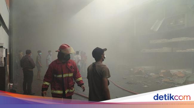 Kebakaran Hebat Gudang LPG-Paralon di Denpasar, 4 Karyawan Luka Serius