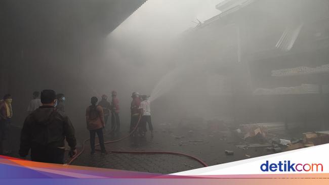 Korban Tewas Kebakaran Gudang LPG di Denpasar Bertambah Jadi 14 Jiwa Korban Tewas Kebakaran Gudang LPG di Denpasar Bertambah Jadi 14 Jiwa