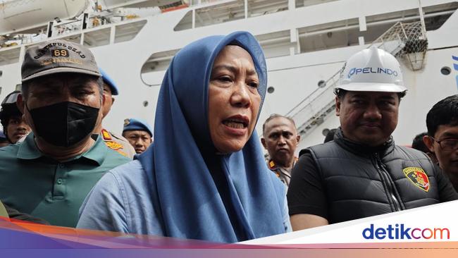 KM Umsini Sudah Berusia 30 Tahun, Muat 1.677 Orang Saat Terbakar di ...