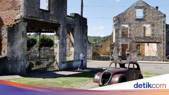 Mengunjungi Desa Hantu Tempat Kekejaman Perang Dunia II