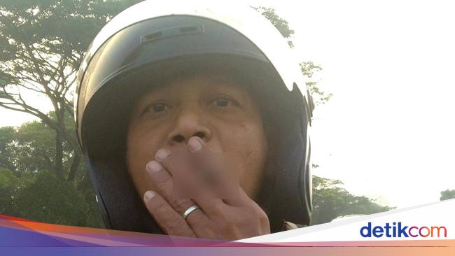 Heboh Pemotor Ngamuk gegara Ditegur saat Merokok di Motor