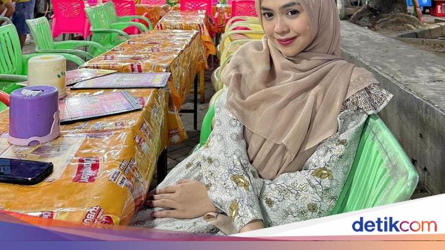 Momen Ria Ricis Saat Masak Jumbo hingga Makan Bareng Farida Nurhan