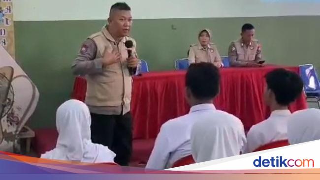 Polisi Beri Psikoedukasi ke Pelajar Probolinggo untuk Stop Bullying