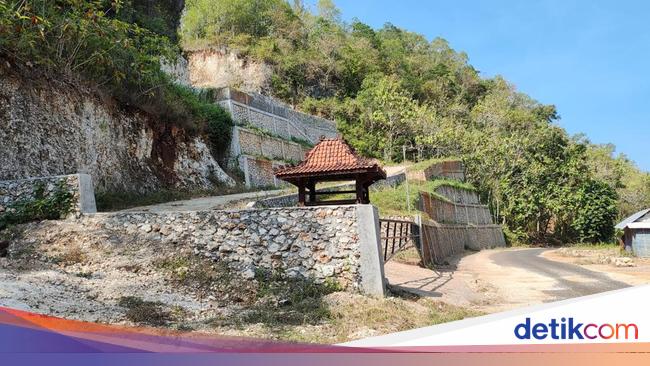 Jalan Masuk Lokasi 'Calon' Beach Club Gunungkidul Dipalang-Digembok