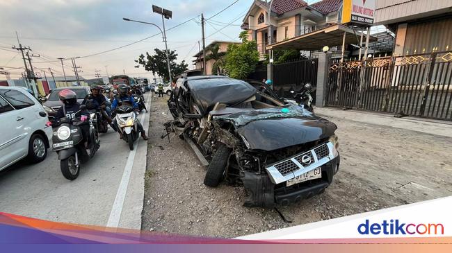 Kecelakaan Karambol 4 Mobil di Mojokerto, 1 Orang Tewas dan 3 Luka
