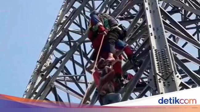 Dramatis! Damkar Berhasil Gagalkan Aksi Bunuh Diri Pria di Menara Sutet Dramatis! Damkar Berhasil Gagalkan Aksi Bunuh Diri Pria di Menara Sutet